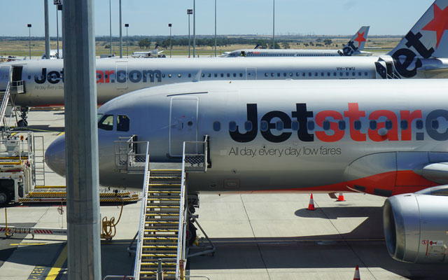 Jetstar-airway-aircraft-on-tarmac-at-Melbourne-Tullamarine-airport ...